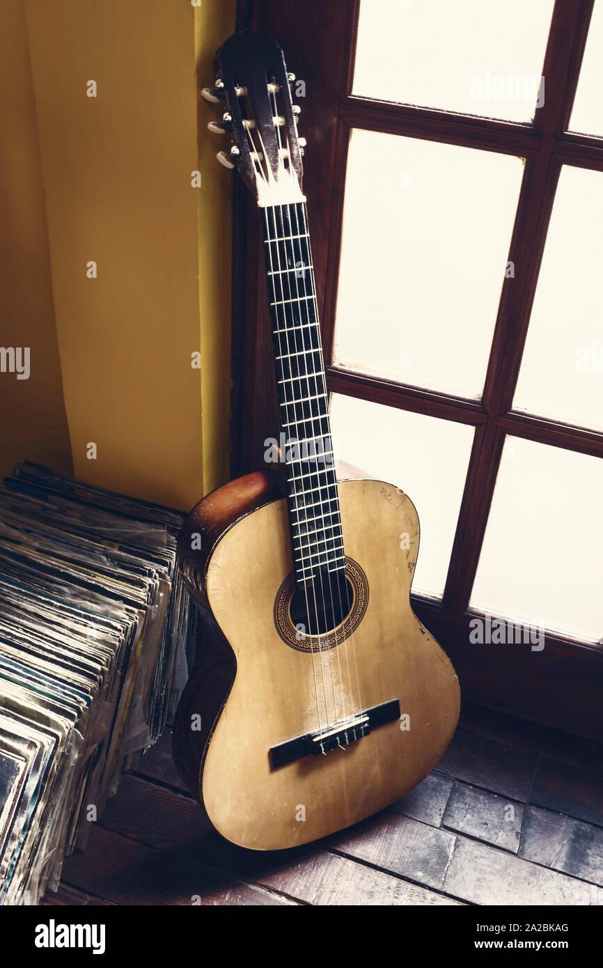 Old fashioned guitar hi-res stock photography and images - Alamy