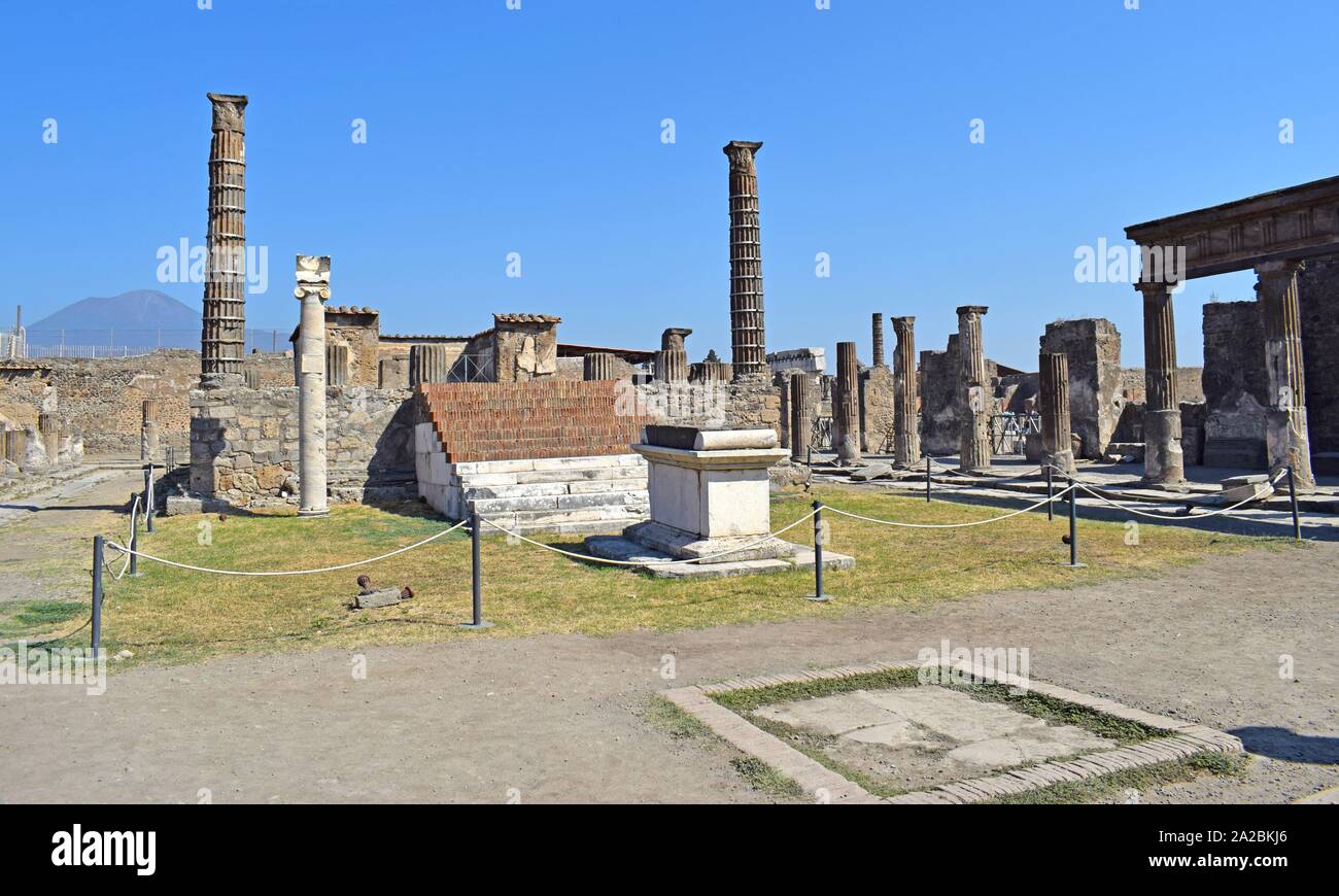 Pompeii architecture hi-res stock photography and images - Alamy