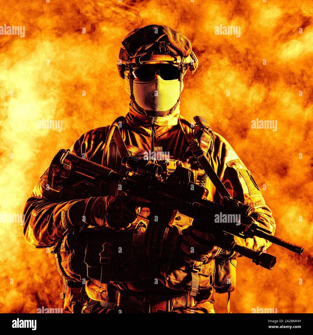 Military parachute face hi-res stock photography and images - Alamy