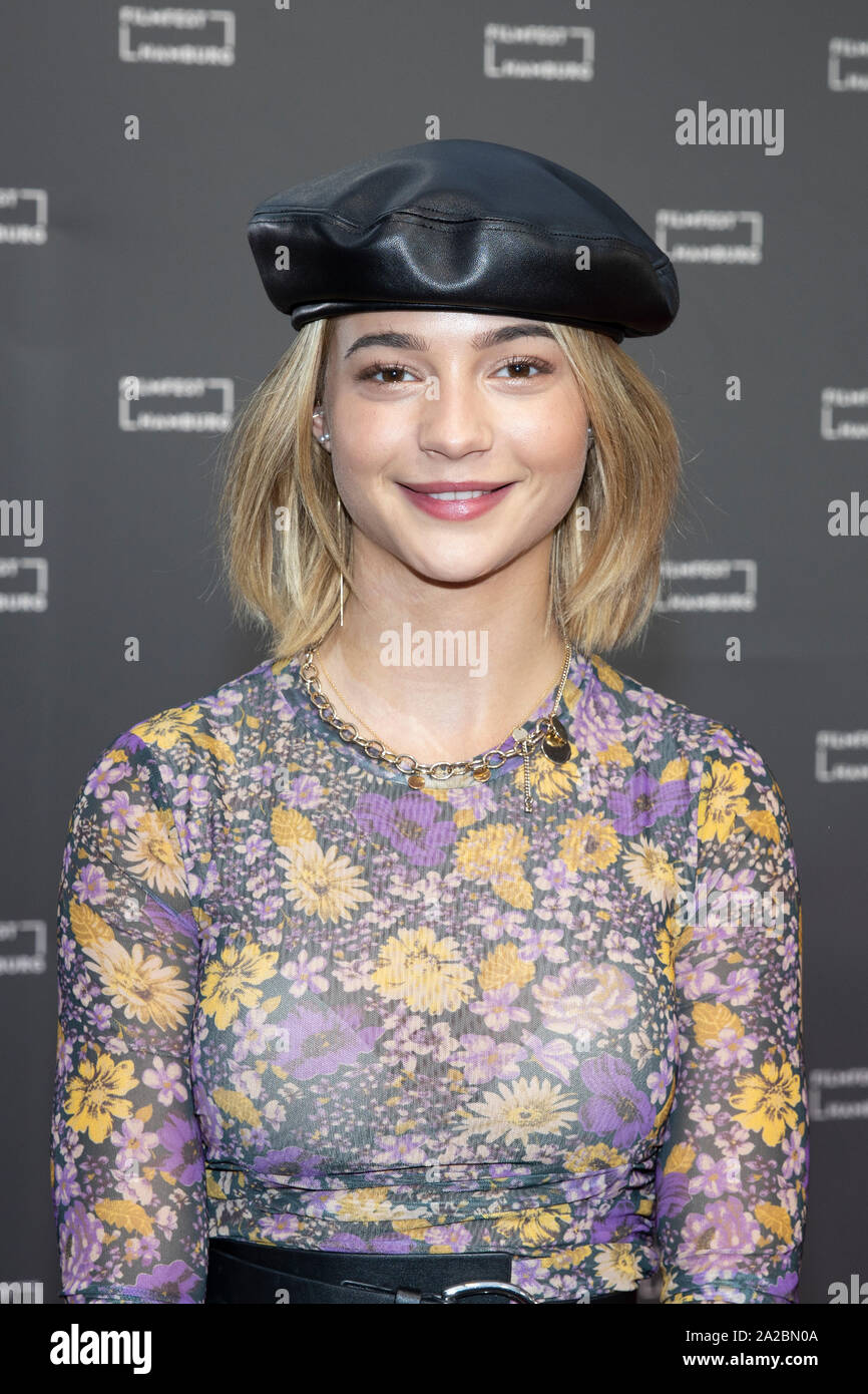 Actress Lisa-Marie KOROLL (GER), portrait, portrait portraits, half ...