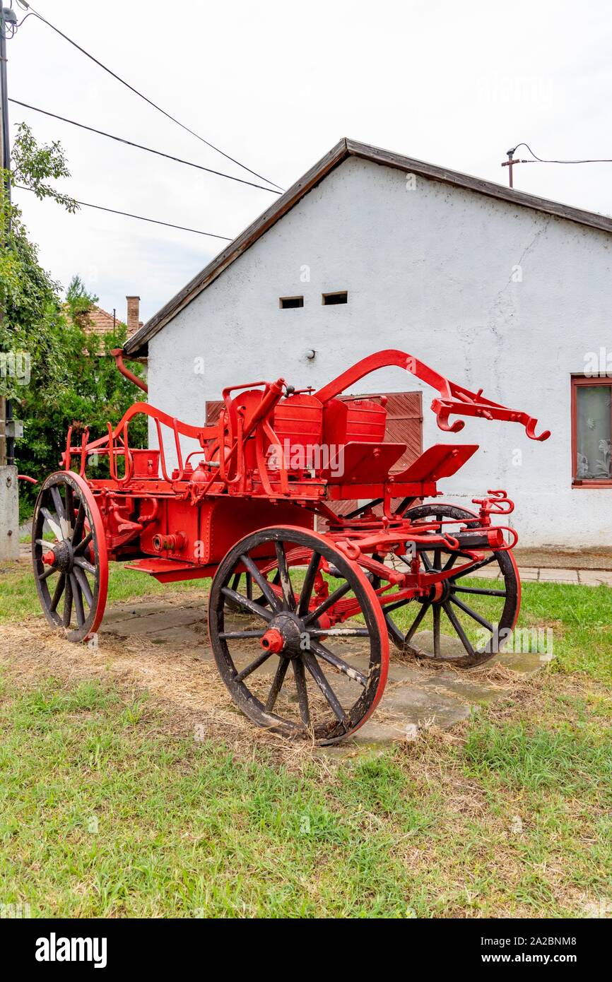 Old red fire truck hi-res stock photography and images - Alamy
