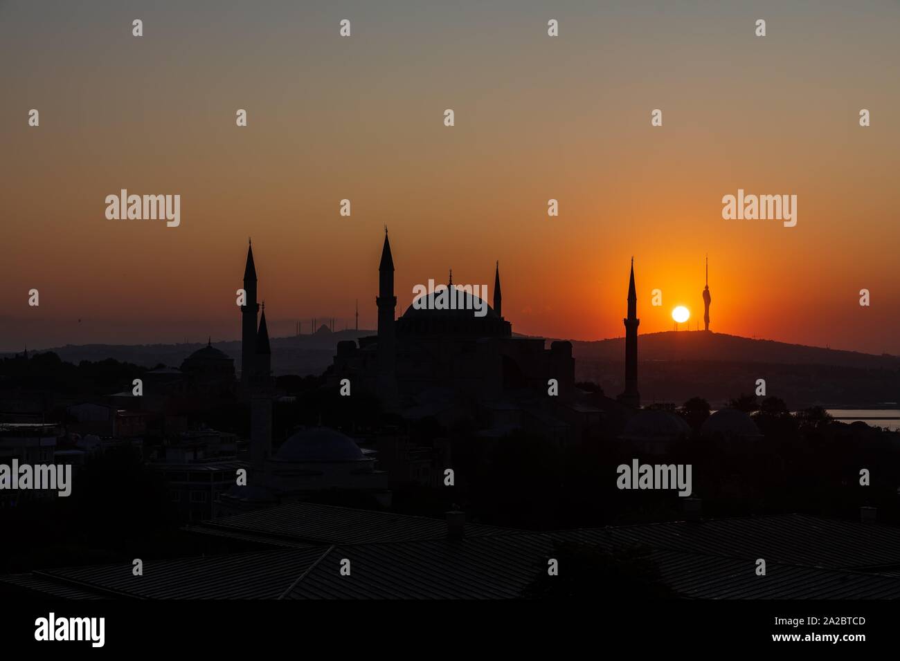 Silhouette skyline istanbul hi-res stock photography and images - Alamy