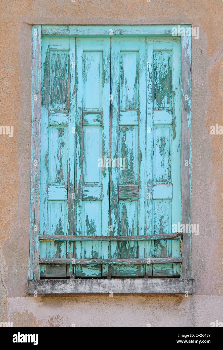 Faded window shutters hi-res stock photography and images - Alamy