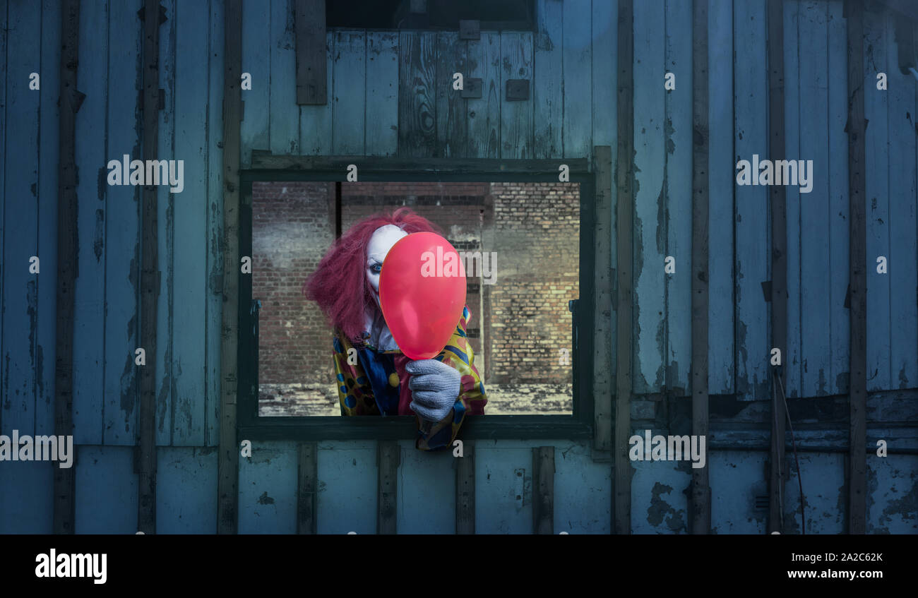 Clown with a balloon hi-res stock photography and images - Alamy
