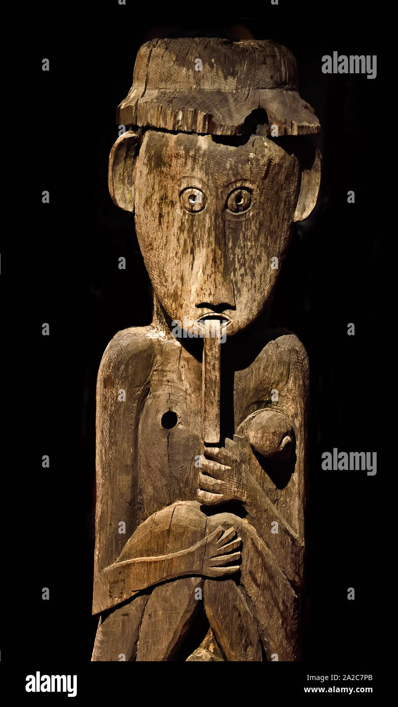 Hampatong wooden funeral statue, anthropomorphous sculpture 19th-20th ...