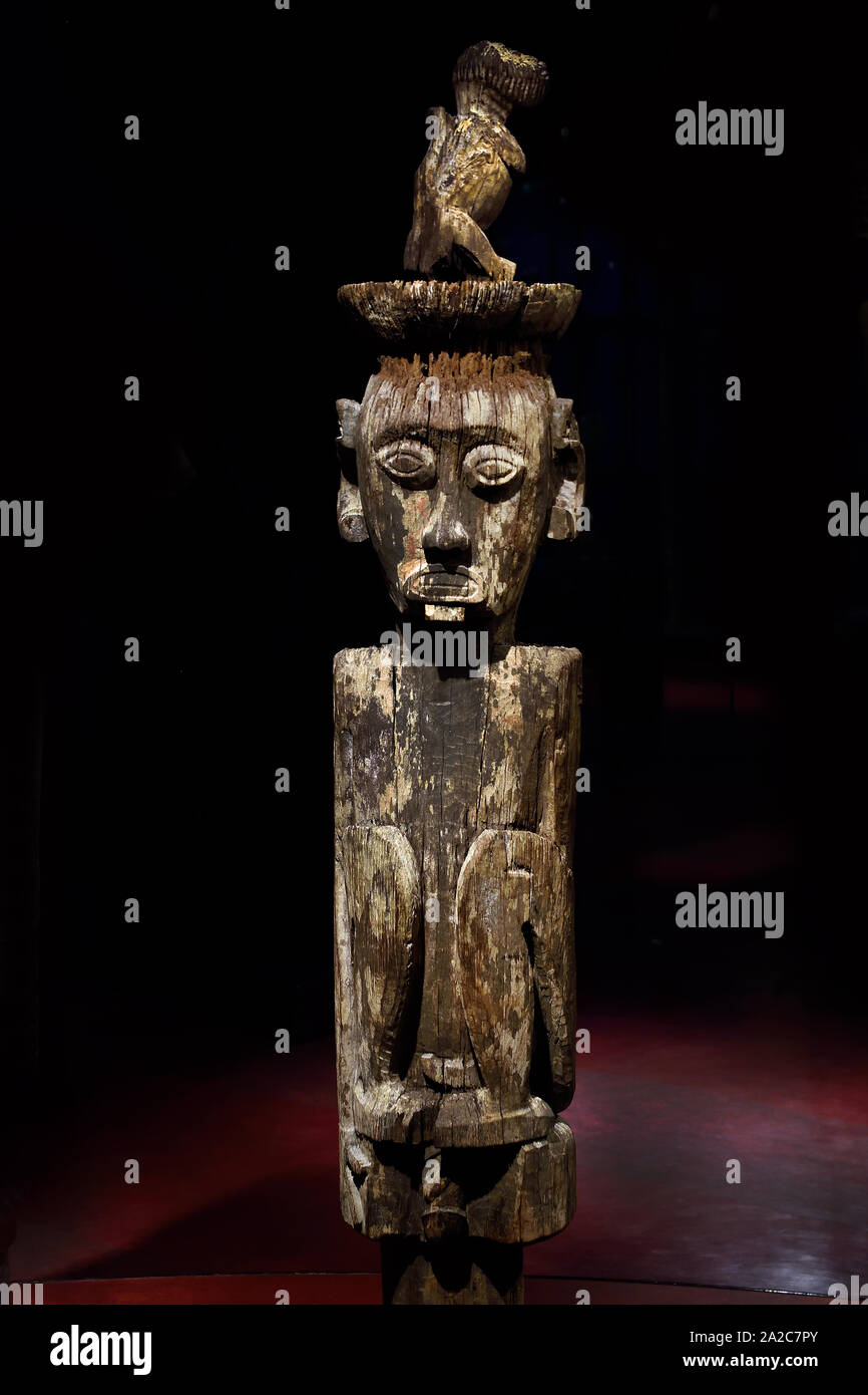 Hampatong wooden funeral statue, anthropomorphous sculpture 19th-20th ...