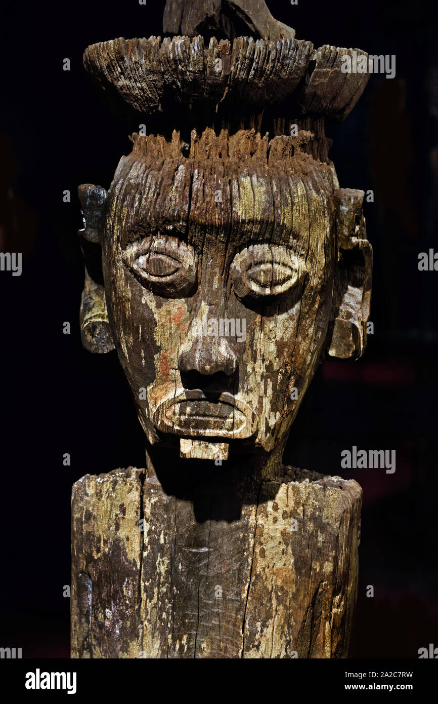 Hampatong wooden funeral statue, anthropomorphous sculpture 19th-20th ...