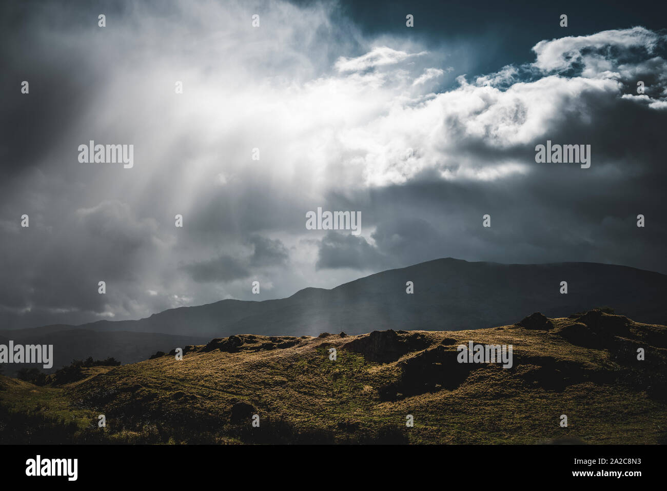 Heavy storm cloud mountain thunder hi-res stock photography and images ...