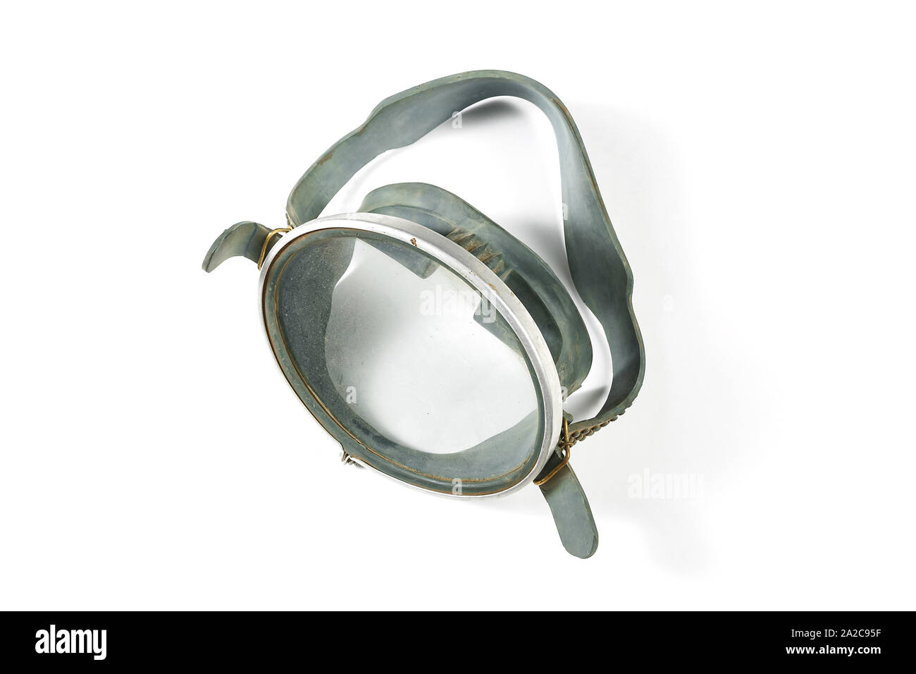 vintage diving mask on white isolated background Stock Photo - Alamy