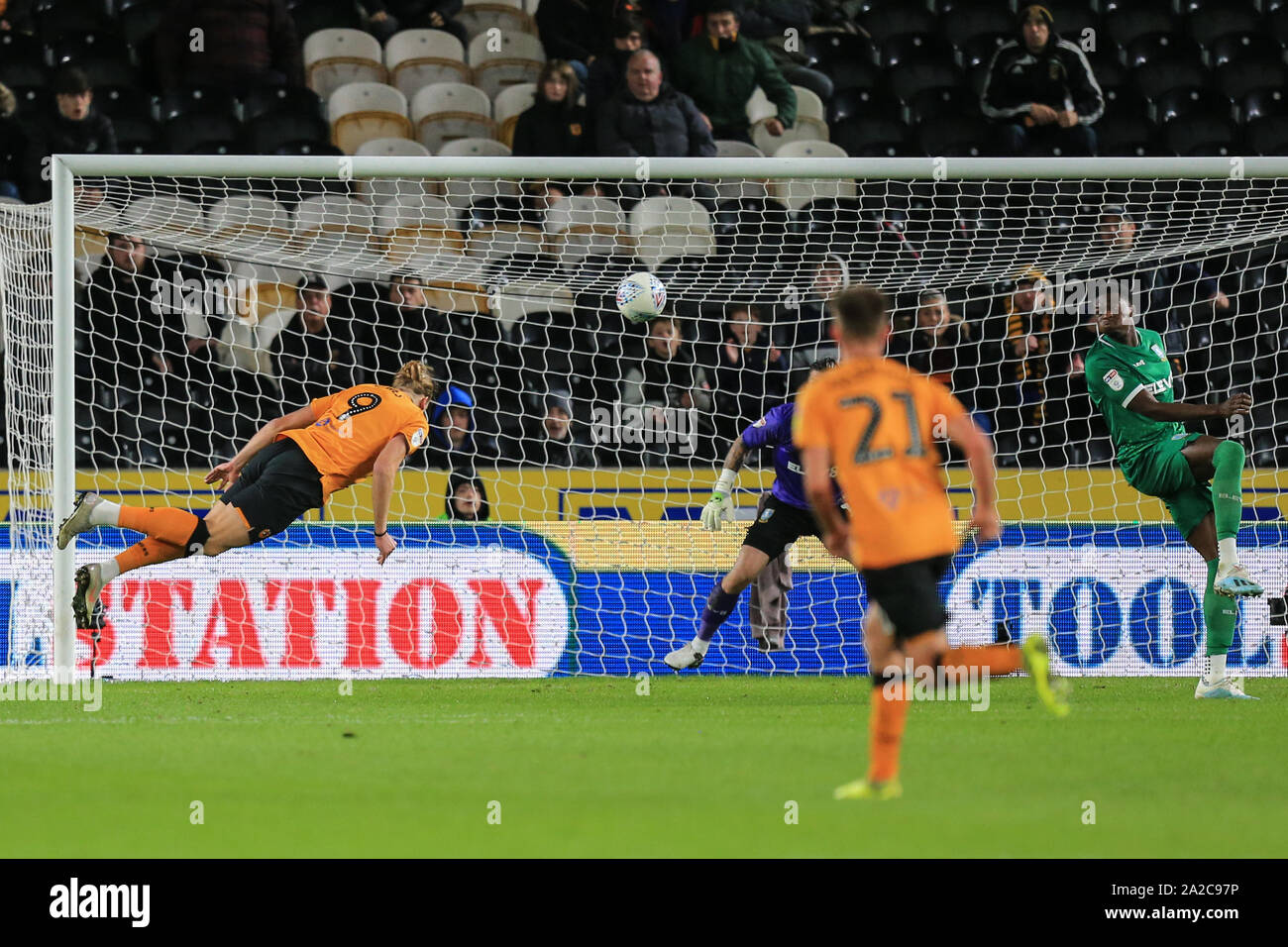 Scores goal diving header hi-res stock photography and images - Alamy