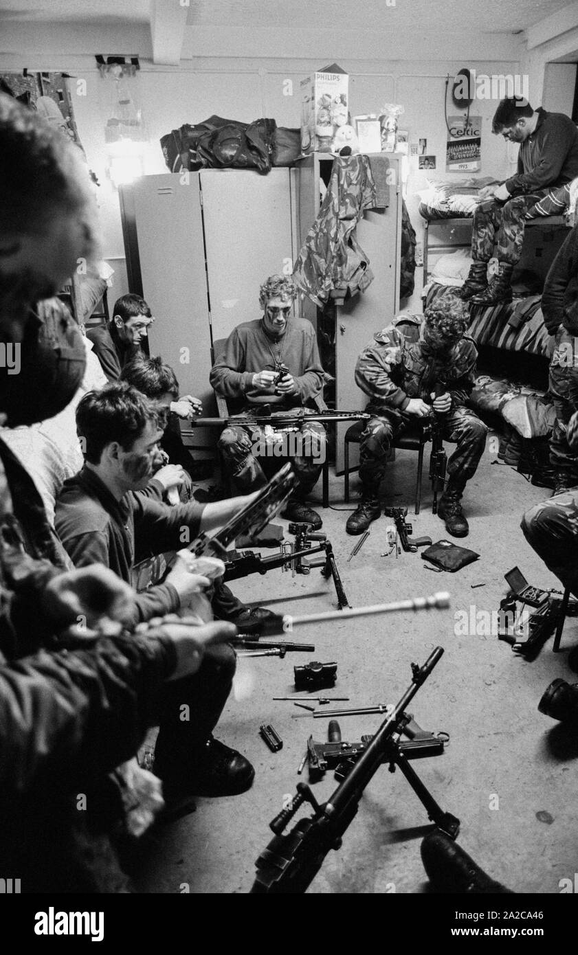 Ulster defence regiment hi-res stock photography and images - Alamy