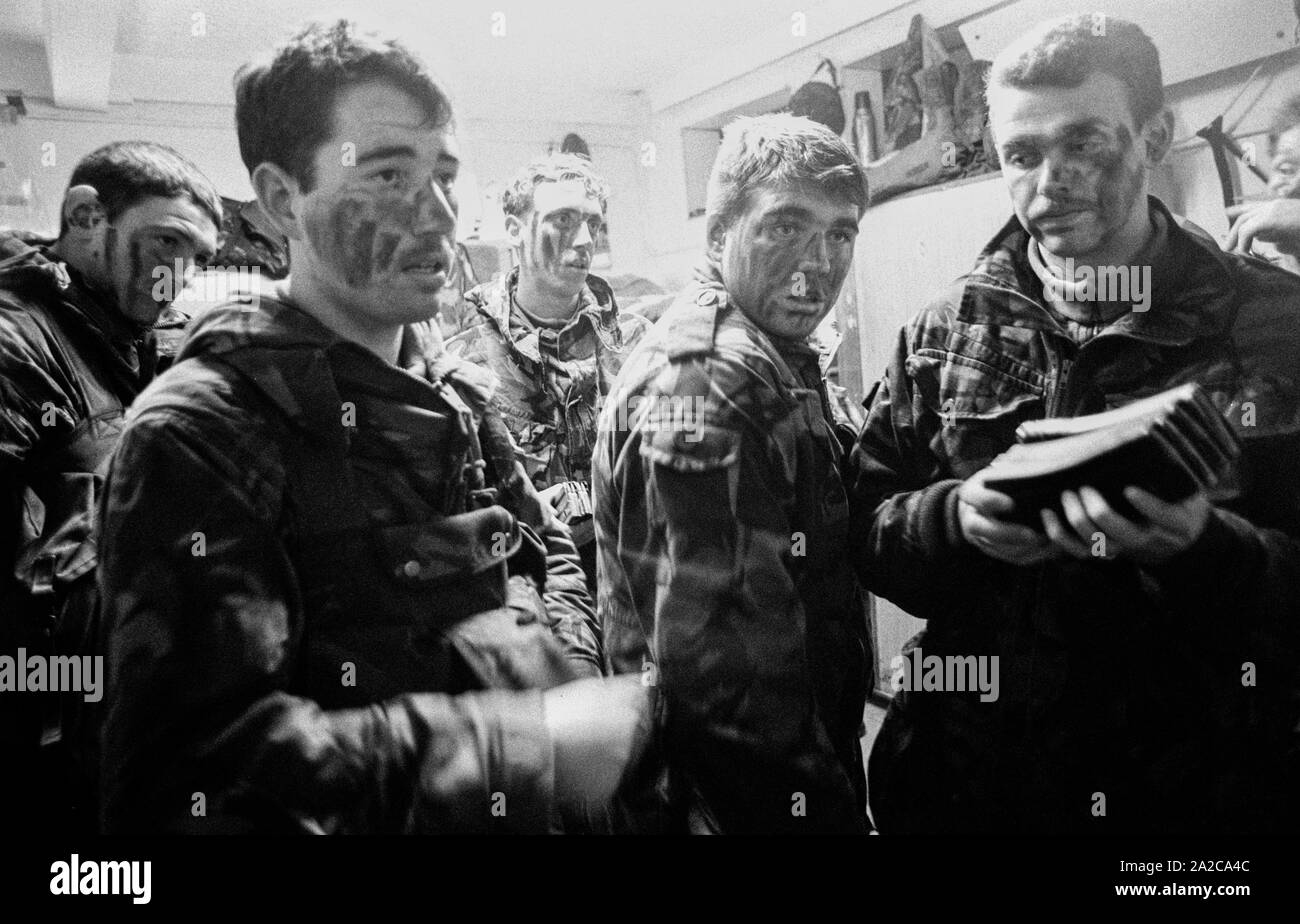 Ulster defence regiment hi-res stock photography and images - Alamy