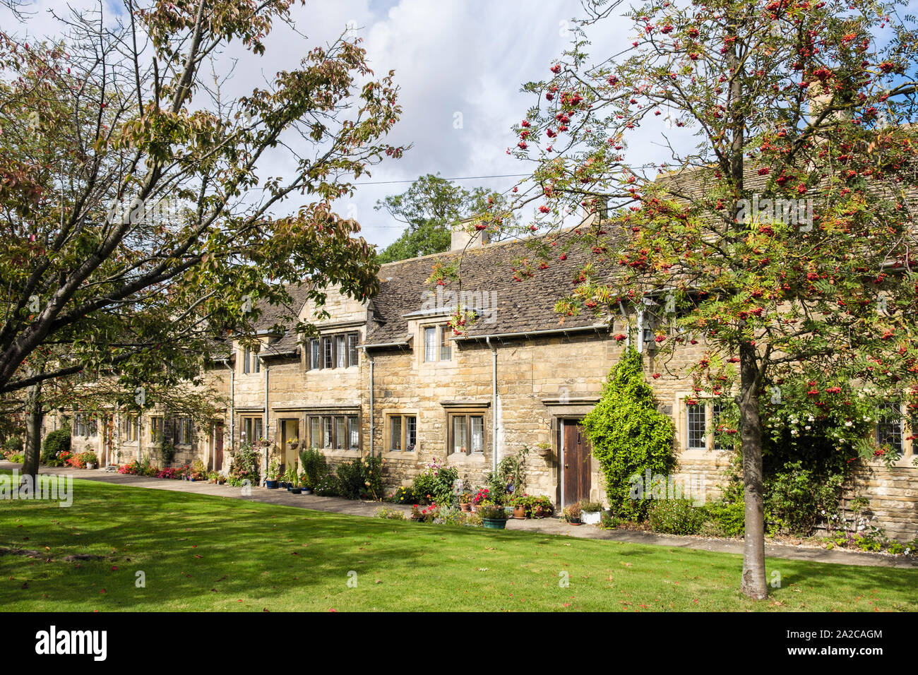 Medieval buildings england hi-res stock photography and images - Alamy