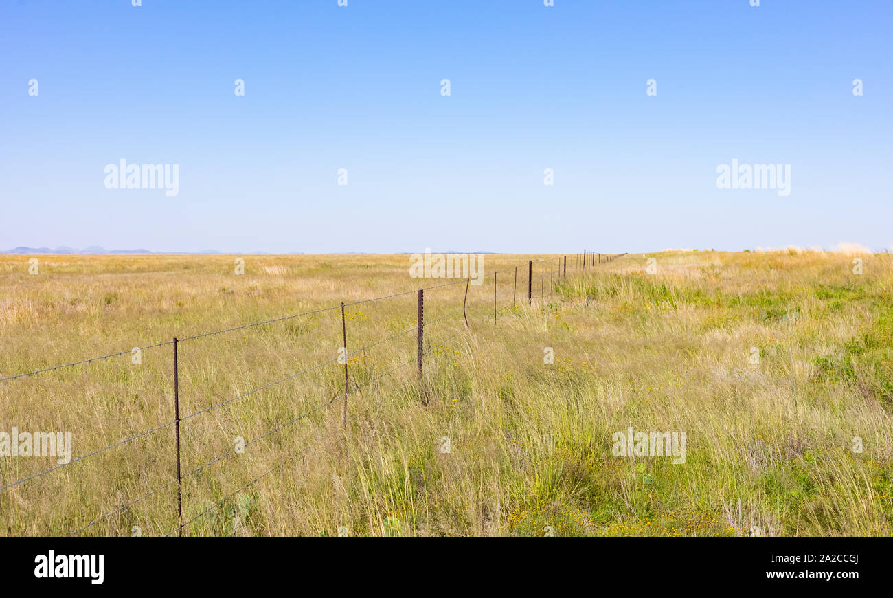 Semi open gate hi-res stock photography and images - Alamy