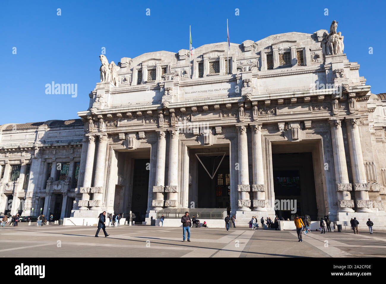 Milan railway station milano centrale hi-res stock photography and ...