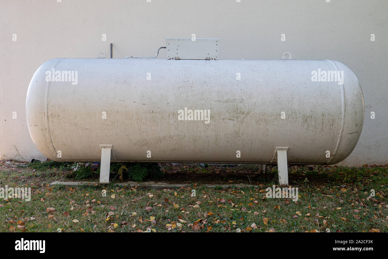Gas tank garden hi-res stock photography and images - Alamy