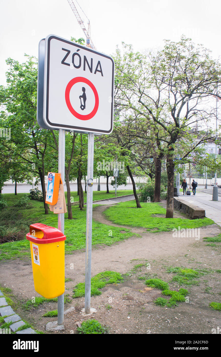 Public trash can hi-res stock photography and images - Alamy