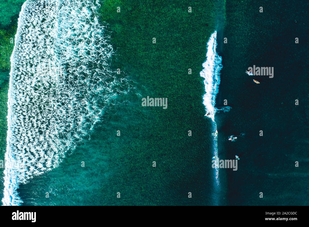 Beautiful ocean waves breaking onto hi-res stock photography and images ...