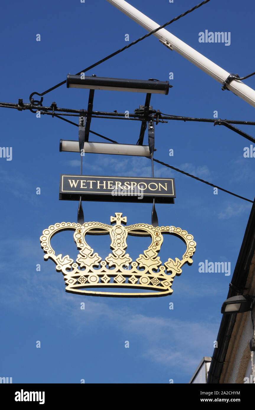 Crown hotel sign hi-res stock photography and images - Alamy