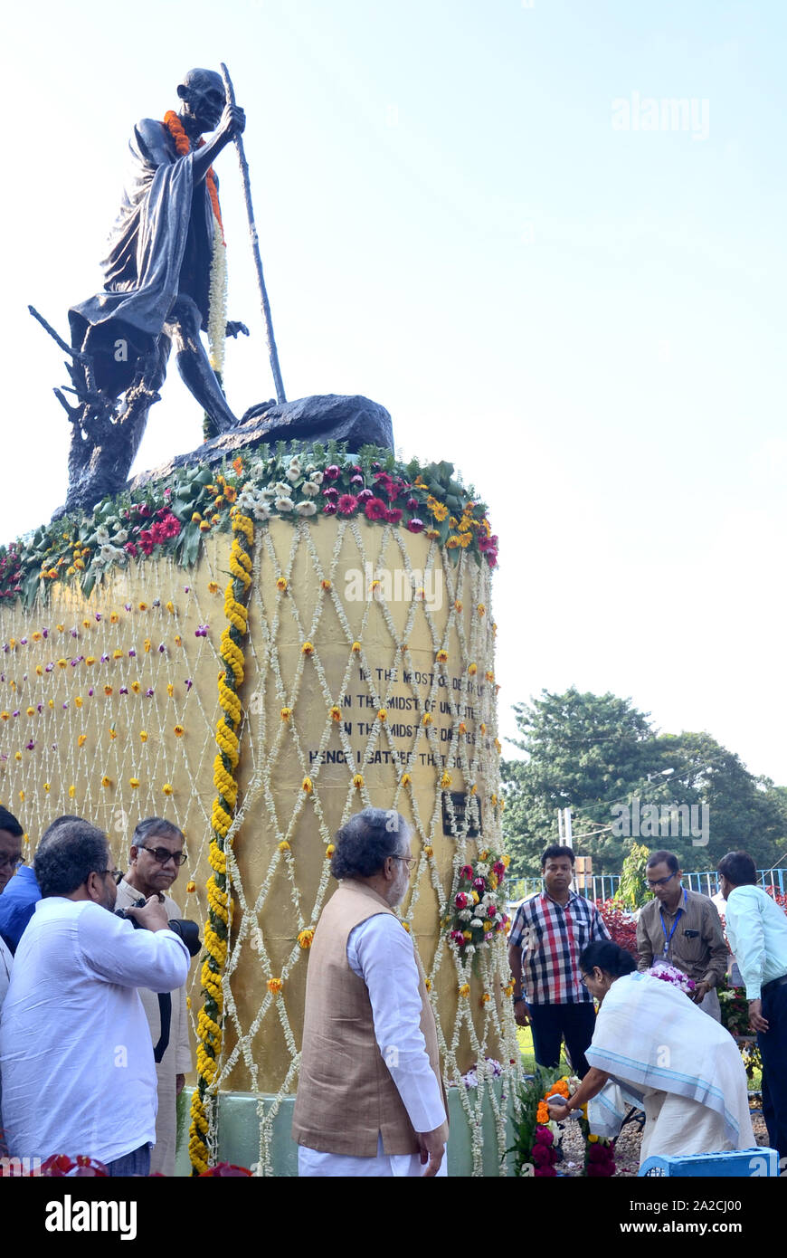 West Bengal Chief Minister Mamata Banerjee pays tribute to Mahatma ...