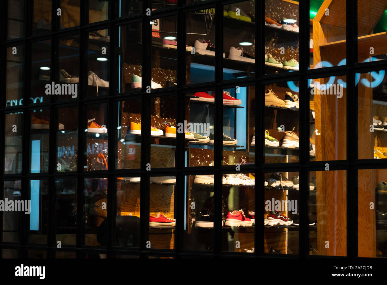 Modern front door luxury store hi-res stock photography and images - Alamy