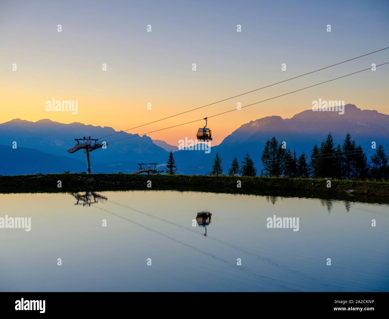 Alpine panorama, gondola of the Jennerbahn cable car reflected in the ...