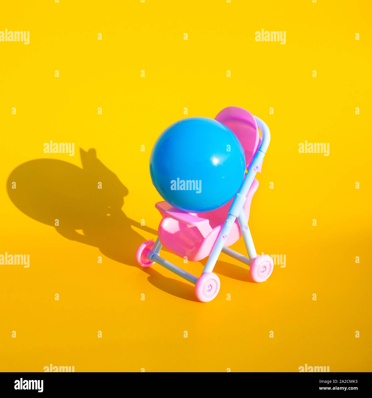 Minimal object hi-res stock photography and images - Alamy