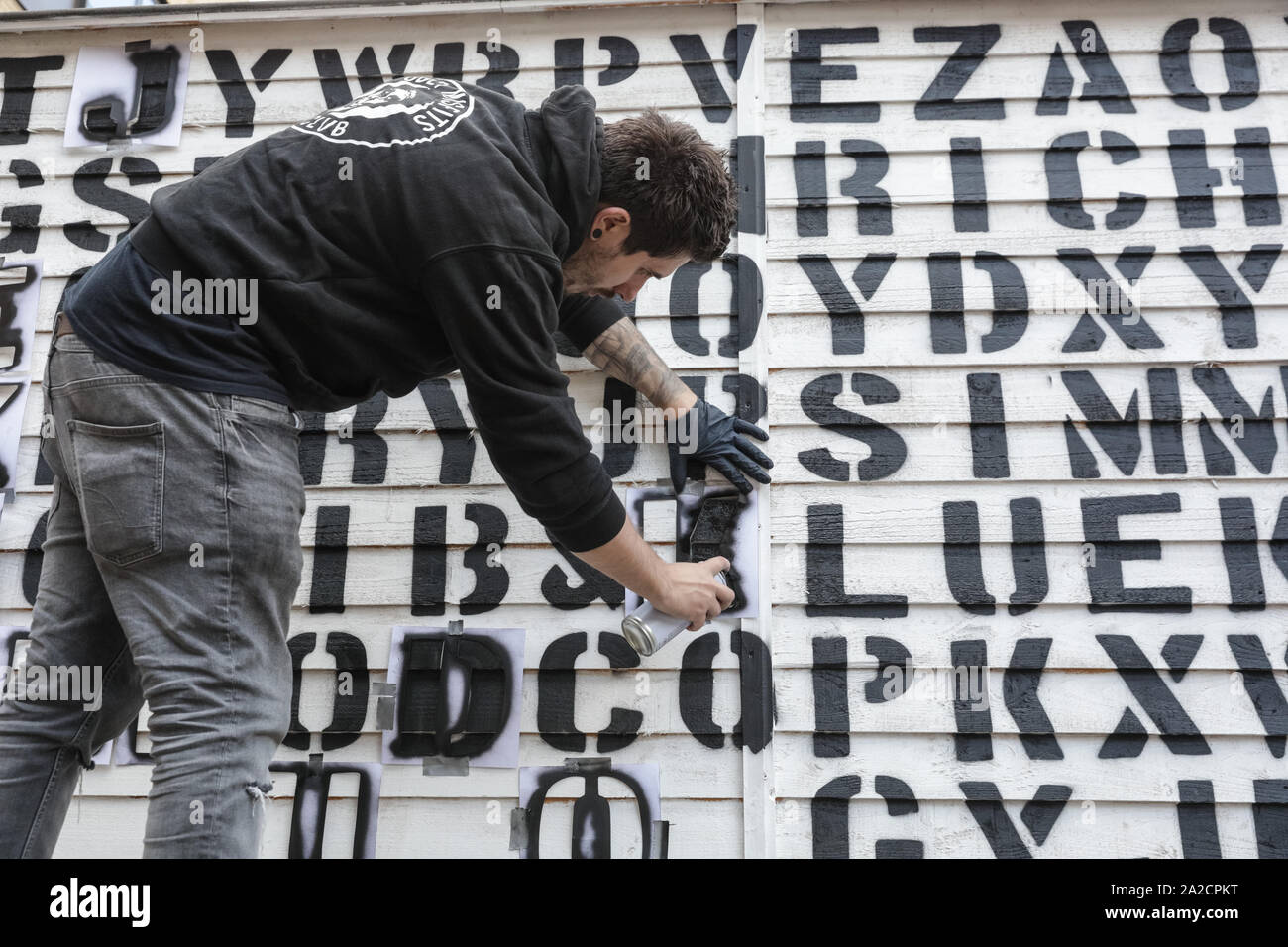 Chelsea Sorting Office, London, UK, 02 Oct 2019. An artist with Rich ...