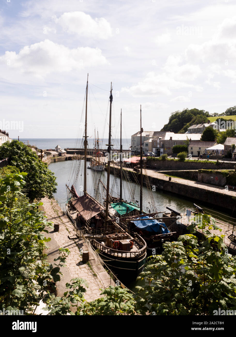 Tall ships charlestown cornwall hi-res stock photography and images - Alamy