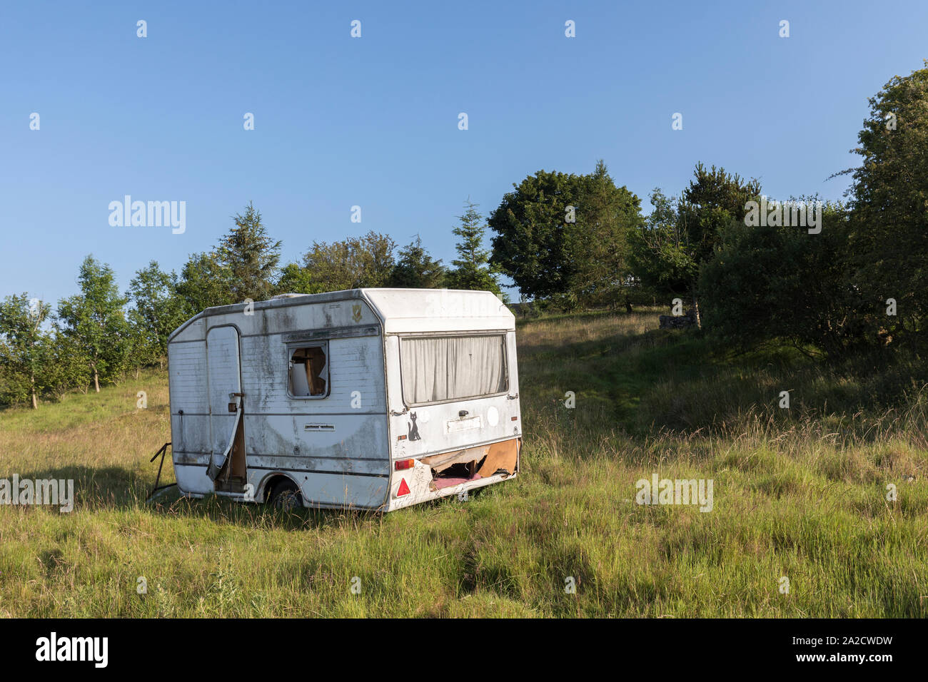 Abandoned Caravan Uk High Resolution Stock Photography and Images - Alamy