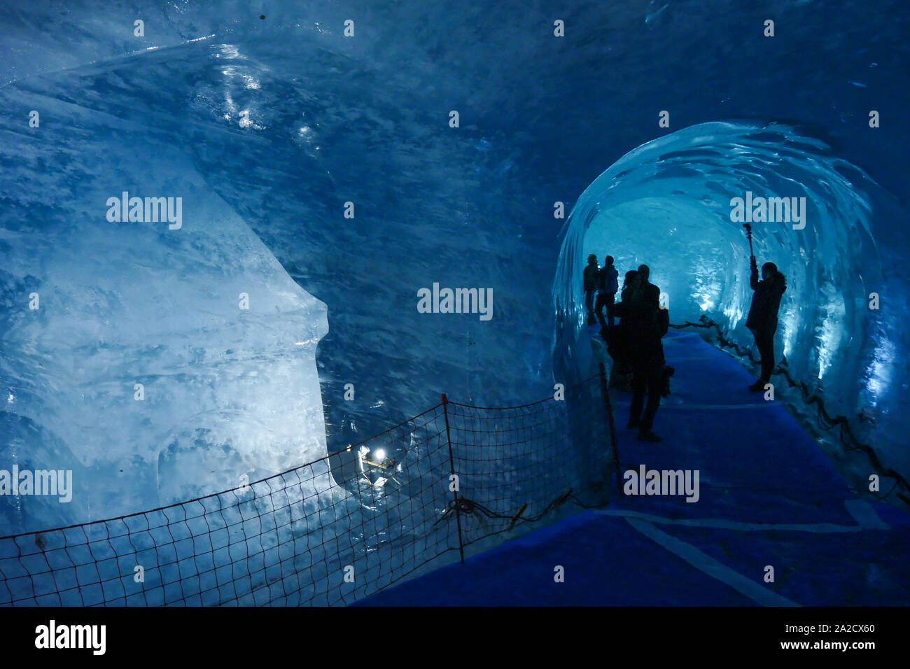 Grotte de la mer de glace hi-res stock photography and images - Alamy