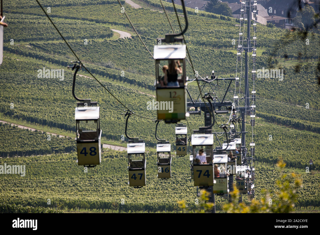Cable car Rüdesheim, cable car, from Rüdesheim old town, over the ...
