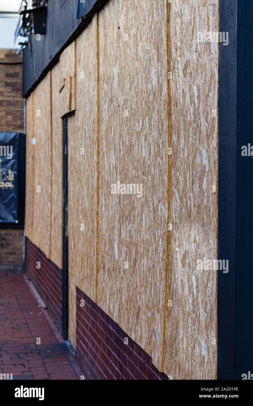 Abandoned high street shops uk hi-res stock photography and images - Alamy