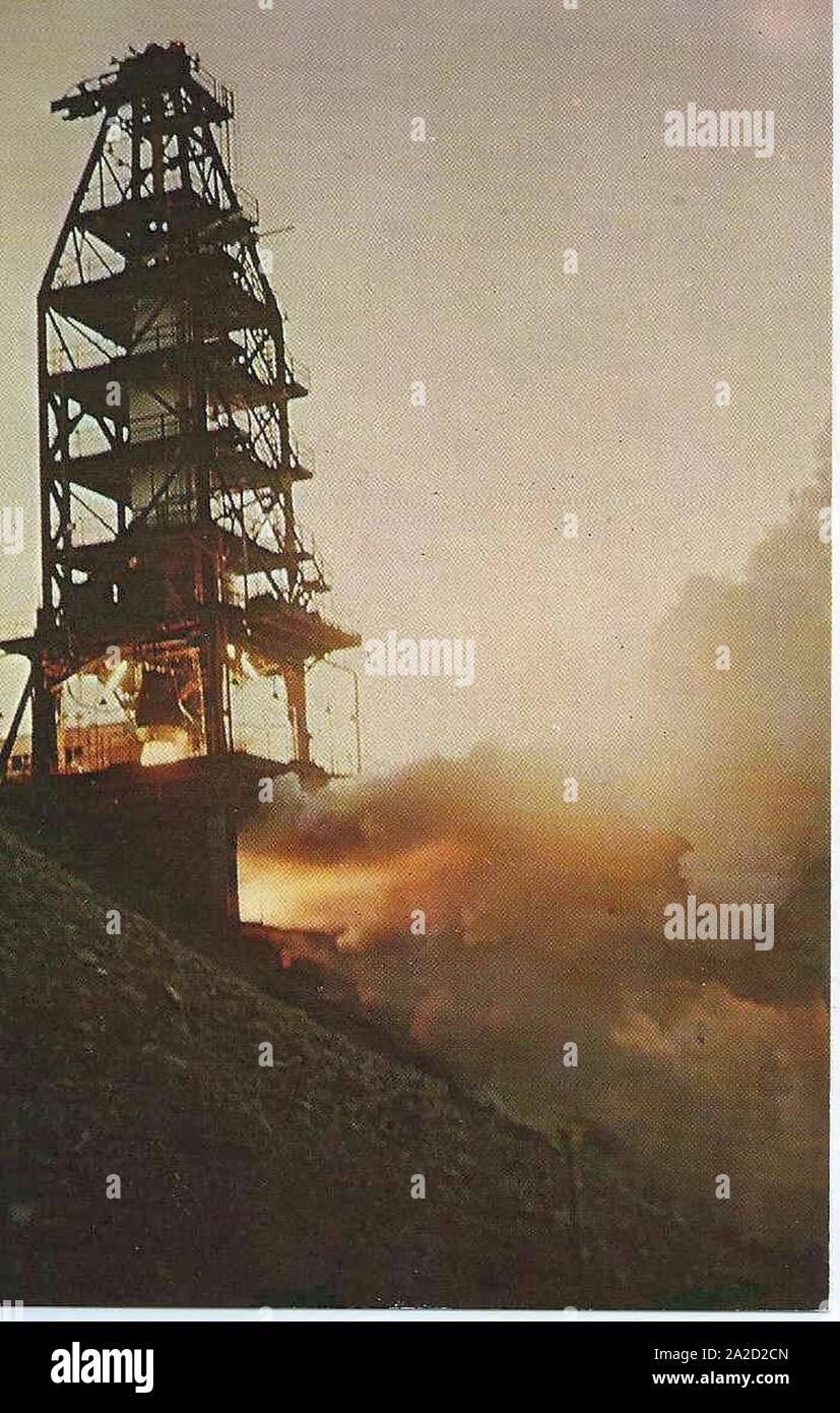 Edwards rocket hi-res stock photography and images - Alamy