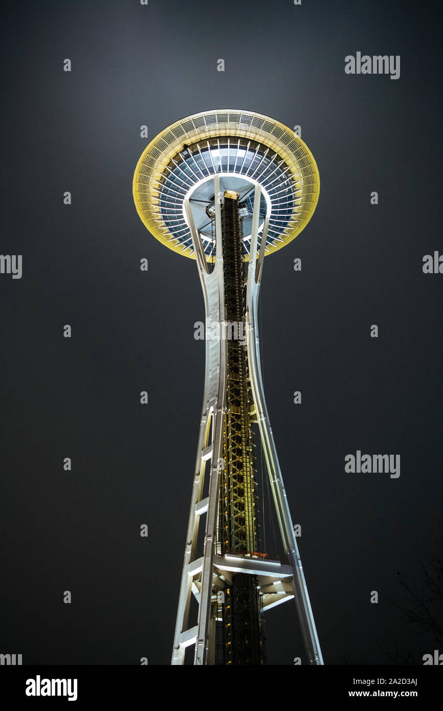Night space needle hi-res stock photography and images - Alamy