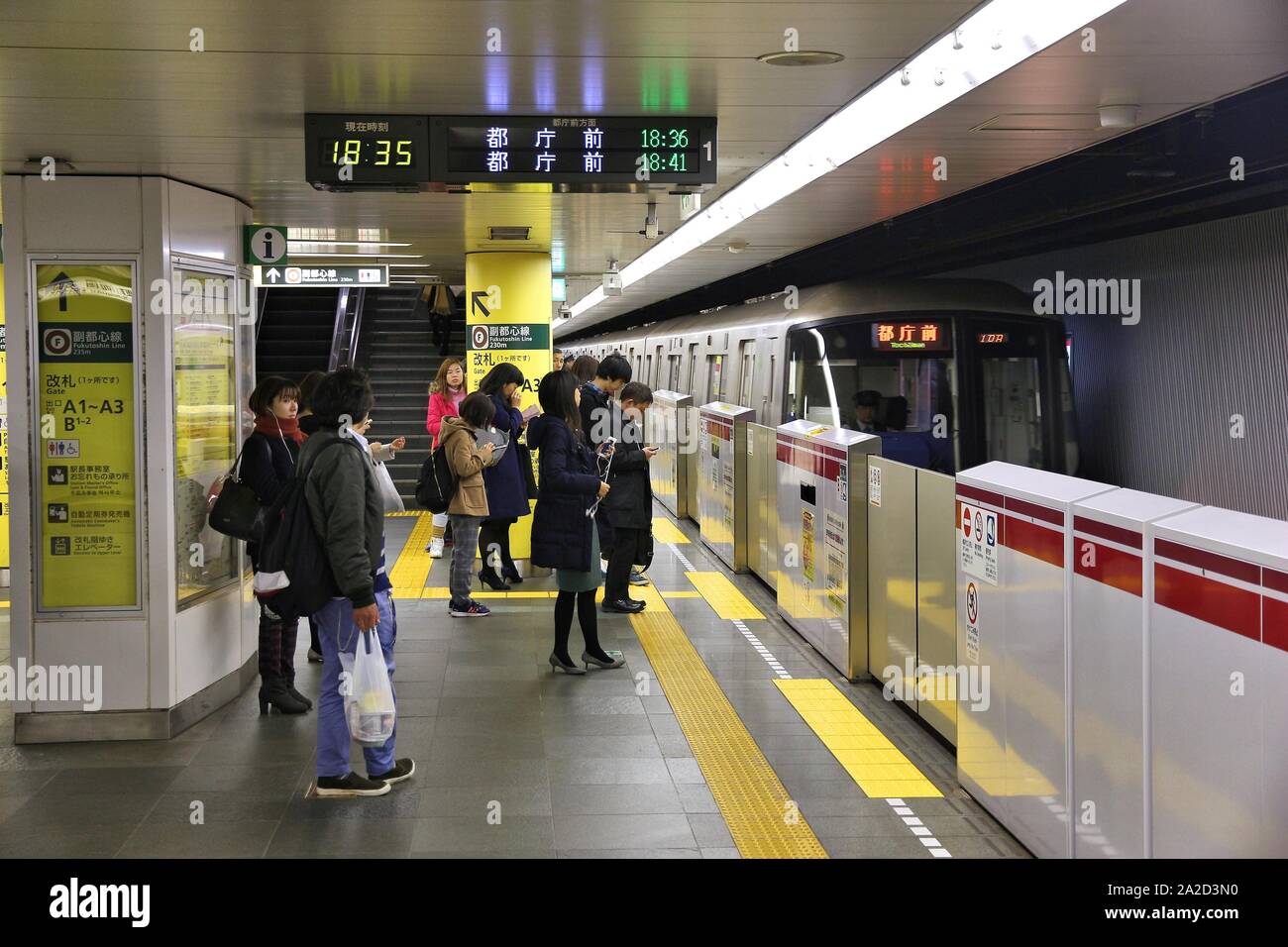 TOKYO, JAPAN - NOVEMBER 30, 2016: People wait for Toei Subway in Tokyo ...