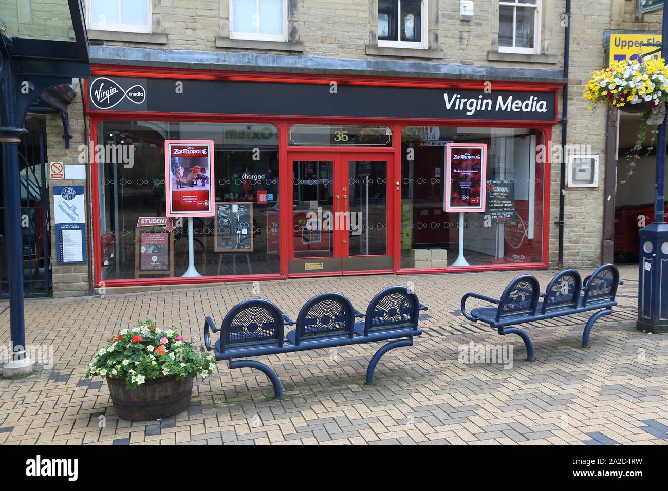 Virgin media shop hi-res stock photography and images - Alamy