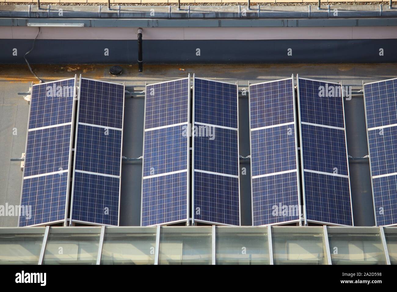 Roof solar panels technology - photovoltaic electricity cells ...