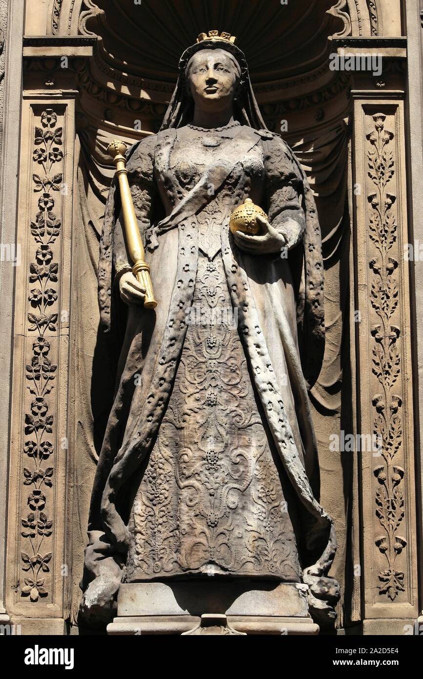 Justice statue, law courts, london hi-res stock photography and images ...