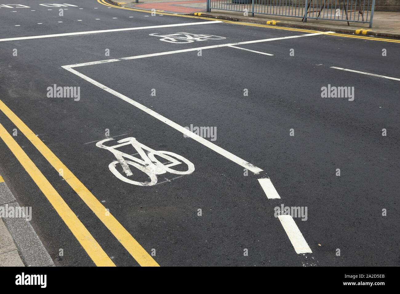 Leeds cycle lane hi-res stock photography and images - Alamy