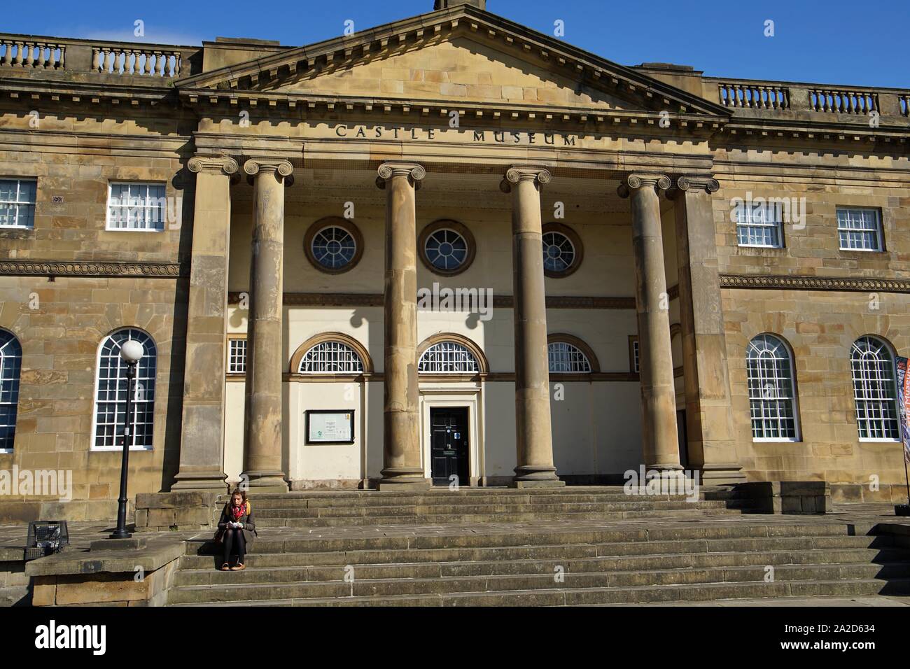 Round arched portico hi-res stock photography and images - Alamy