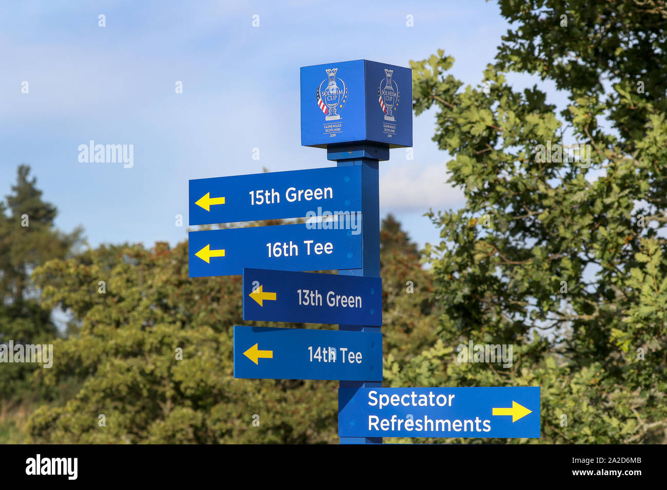 Championship golf signpost directions hi-res stock photography and ...