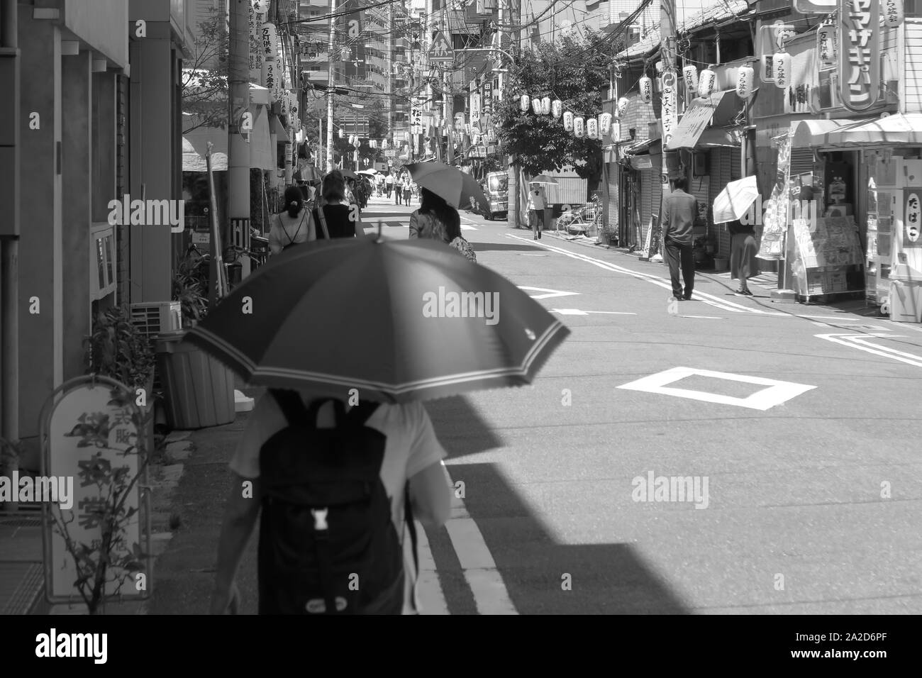 Osaka - 大阪市 - Street scene - People with sunshade Stock Photo - Alamy