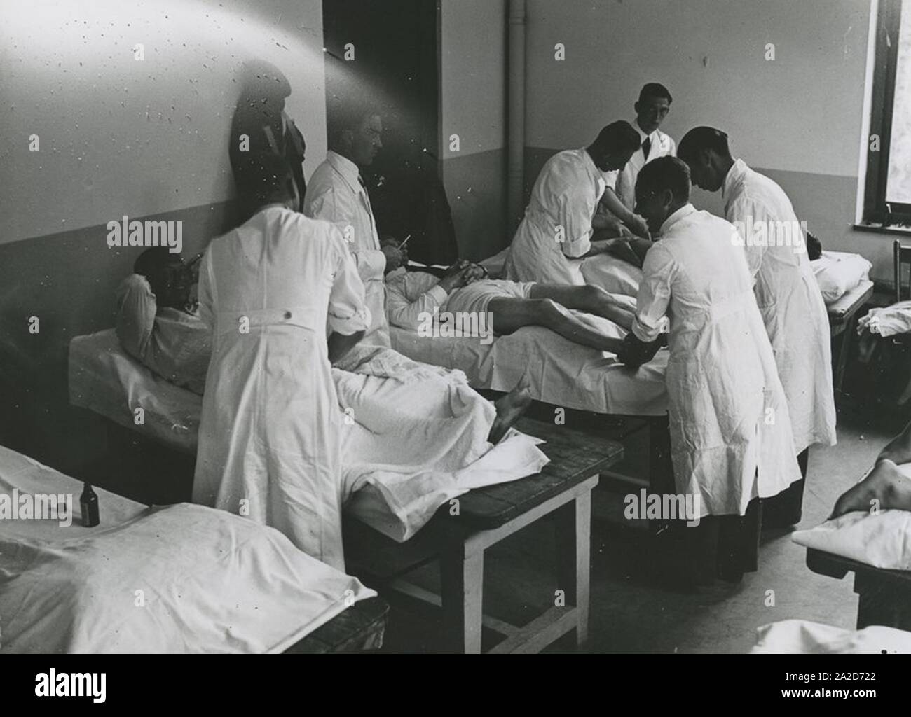 Een kijkje in het noodhospitaal aan het einde van de vierde dag van de ...