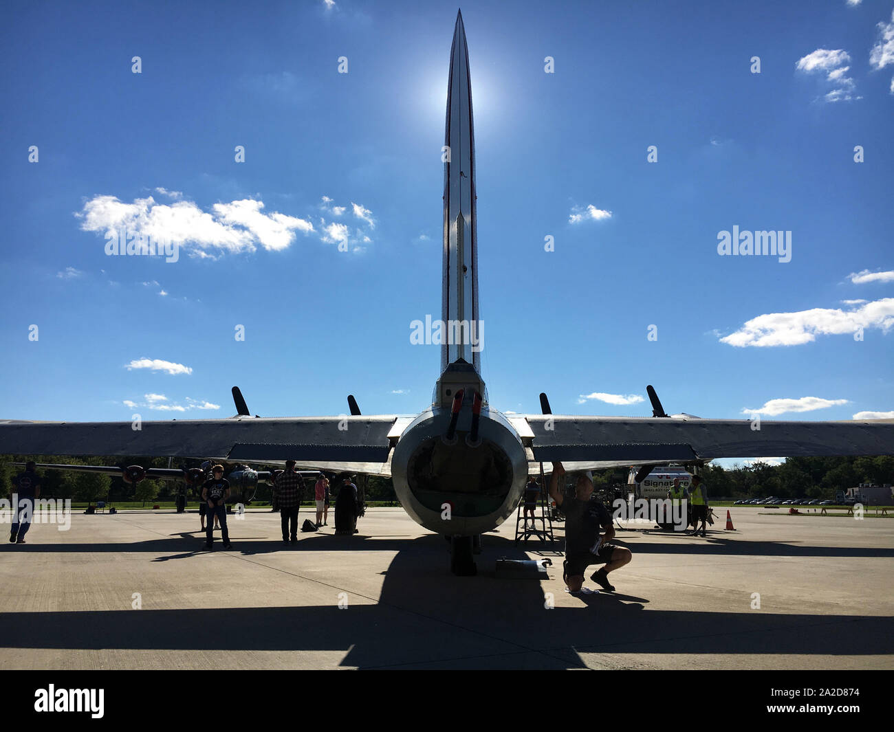 Multiple aircraft on runway hi-res stock photography and images - Alamy