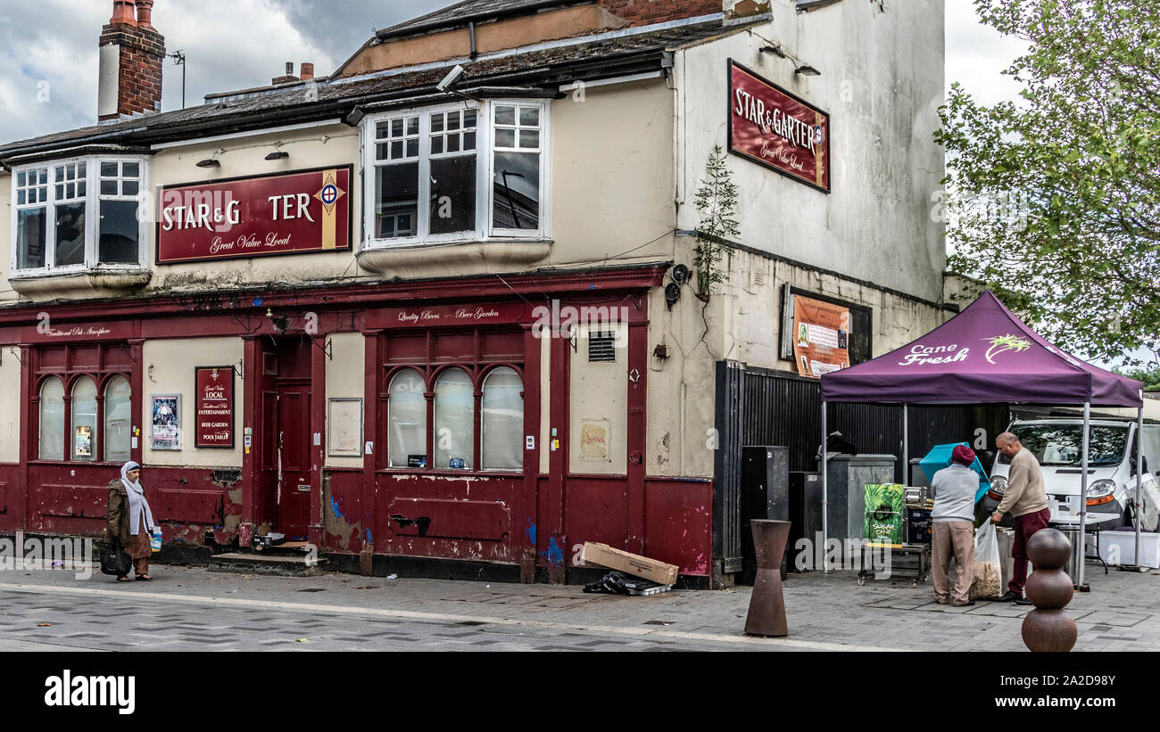 Closed down country pub hi-res stock photography and images - Alamy