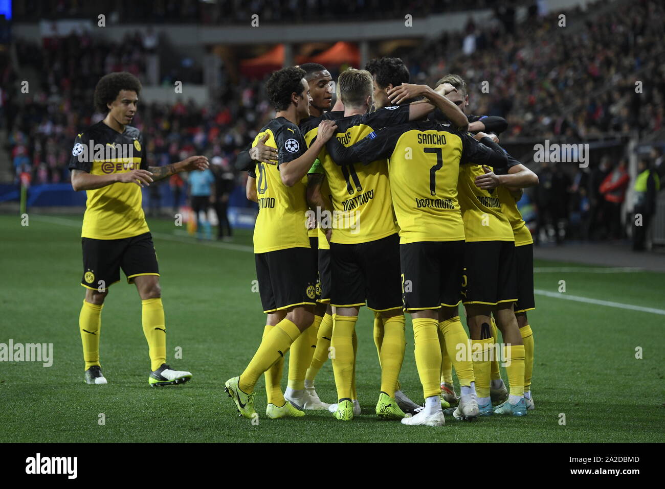 Borussia dortmund players celebrate first goal hi-res stock photography ...