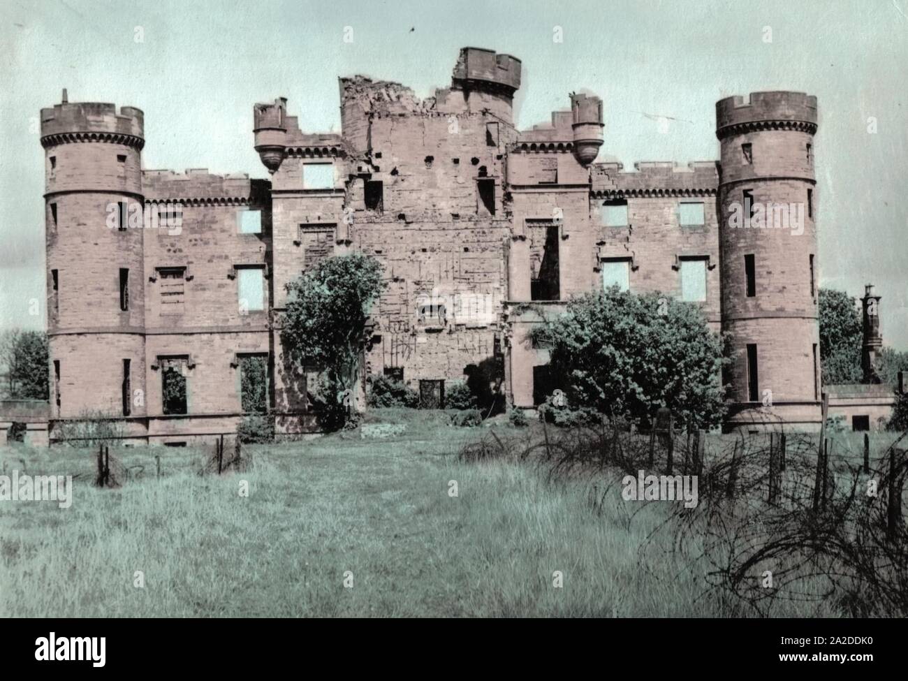 Eglinton castle ruins hi-res stock photography and images - Alamy