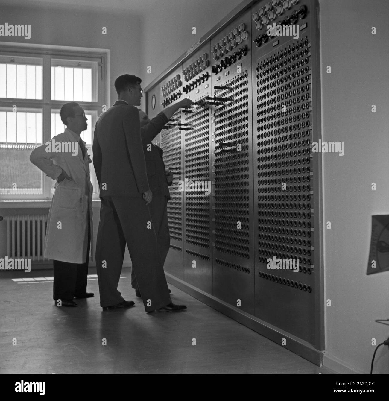 Max planck wissenschaftler Black and White Stock Photos & Images - Alamy