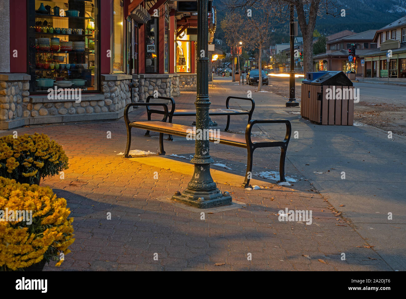 Shops of canmore hi-res stock photography and images - Alamy